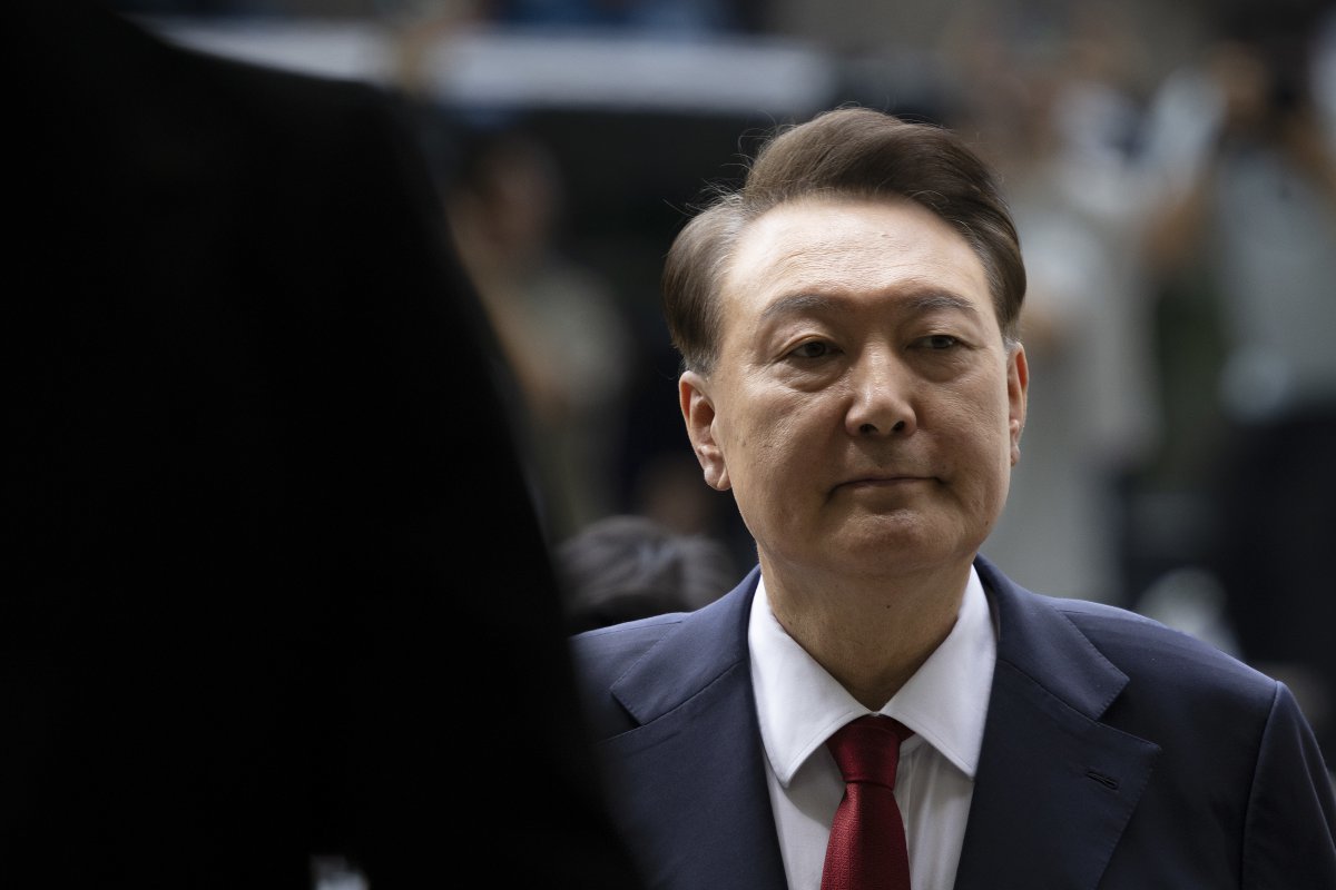 Yoon faces warrant request over continued trial absence | The DONG-A ILBO