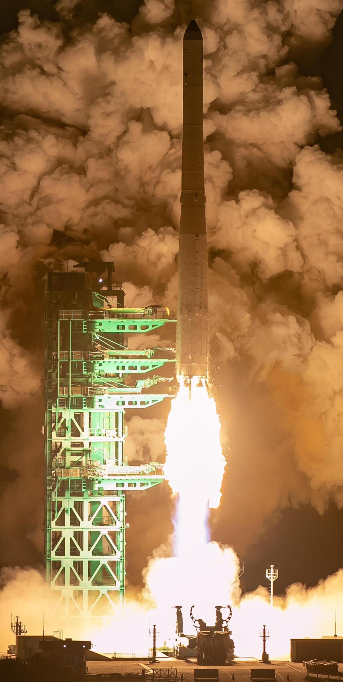 Korea completes first public-private rocket launch | The DONG-A ILBO