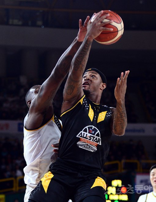 포스터 다친 DB, 양희종 부상 KGC 6강 PO행 비상｜스포츠동아