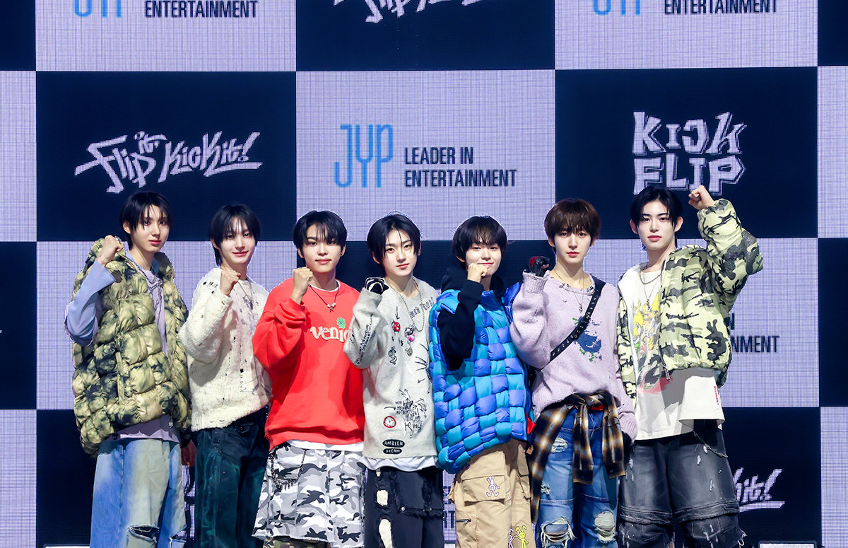 ‘JYP 막내아들’ 킥플립 데뷔…선주문 30만장→한터-써클차트 1위｜스포츠동아