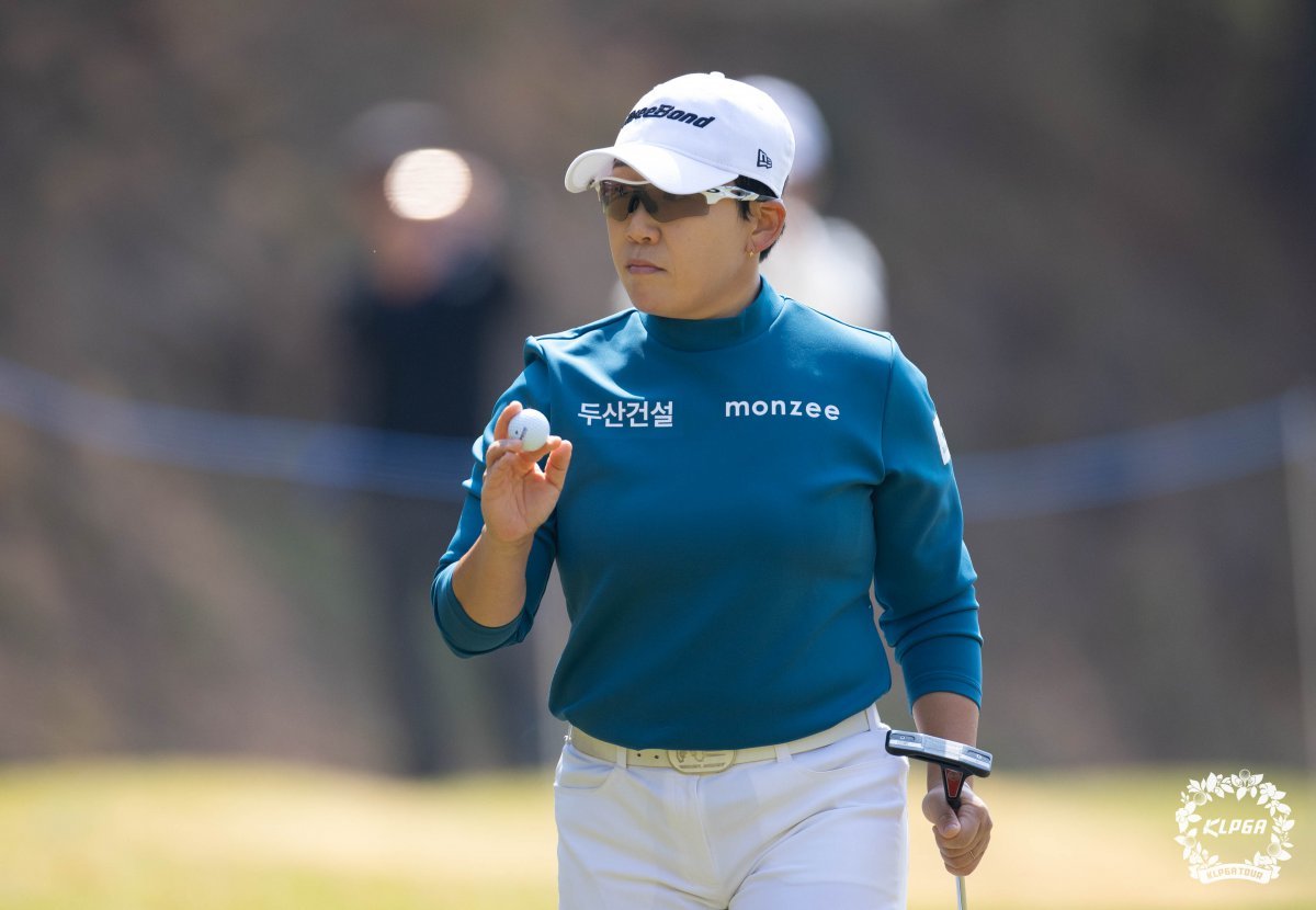 신지애 KLPGA 60경기 연속 컷 통과…2R 이예원 홍정민 정지효 3명 공동선두로 마무리｜스포츠동아