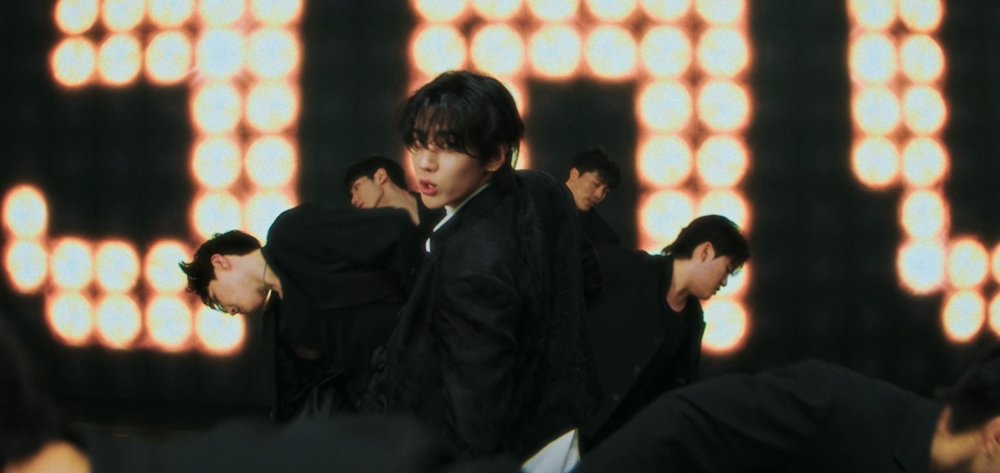 DKZ 재찬, 신곡 ‘Poster Boy’ 퍼포먼스 비디오 공개｜스포츠동아