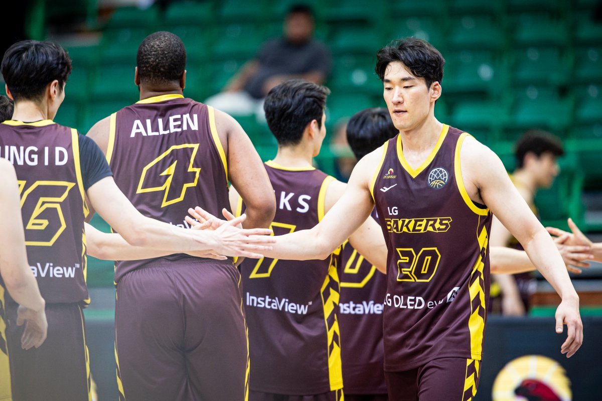 ‘폴리캡 21점·14R’ LG, 아락지-메이커 앞세운 알리야디에 27점차 패배…BCL 아시아 2연패｜스포츠동아