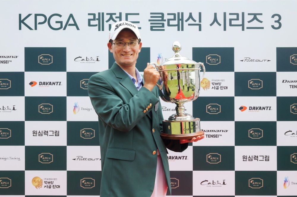 ‘독학 골퍼’ 신광철, ‘KPGA 레전드 클래식 시리즈 3’ 우승…김정국, 그랜드시니어 부문 통산 3승｜스포츠동아