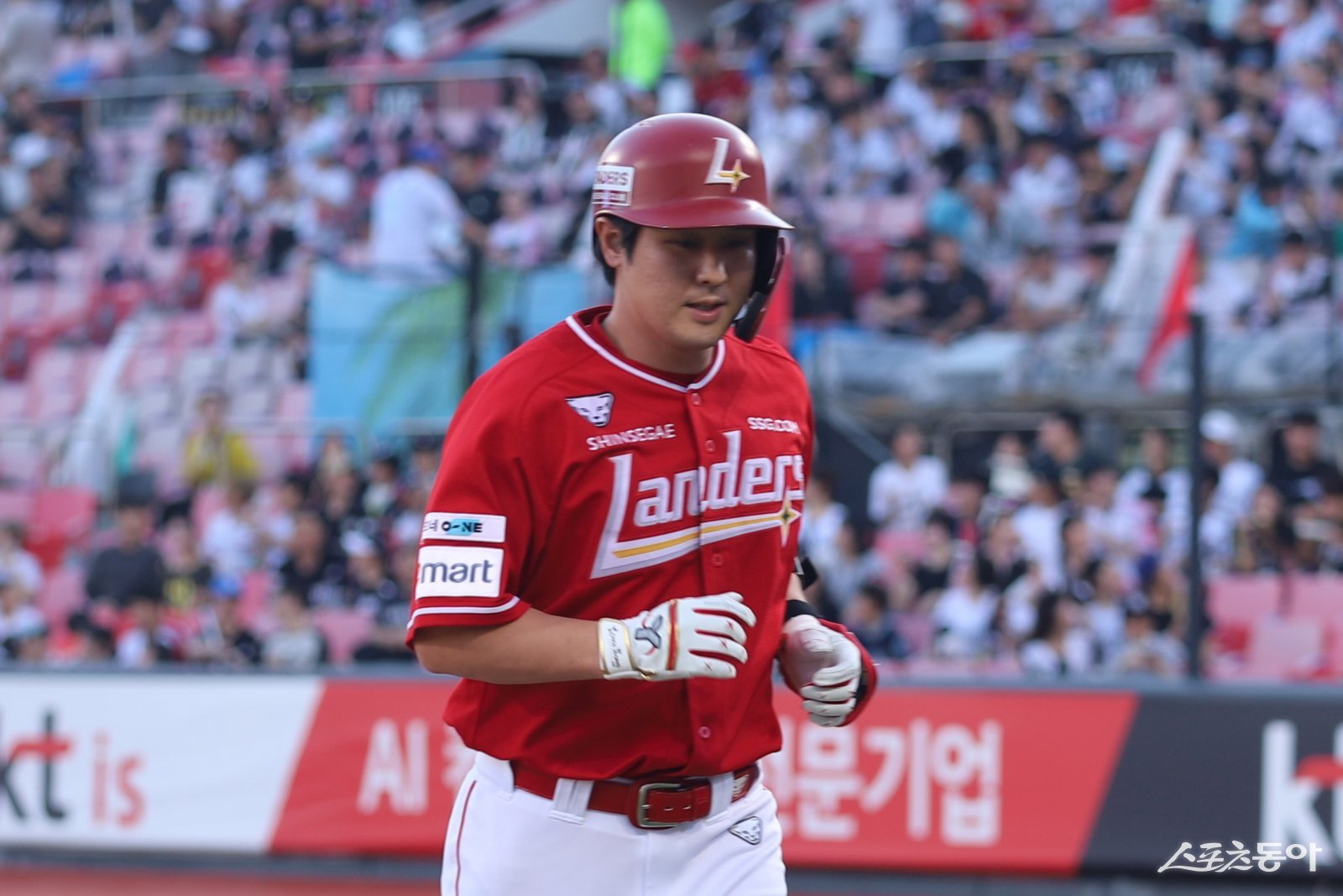 ‘최초의 사나이’ SSG 최정, 500홈런 이어 KBO 최초 1500득점 달성｜스포츠동아