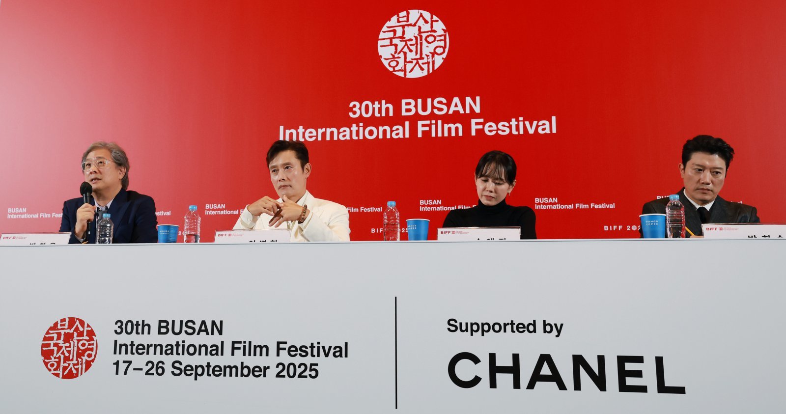 “감개무량”…박찬욱 감독의 첫 부국제 개막작 ‘어쩔수가없다’ (종합)[30th BIFF]｜스포츠동아